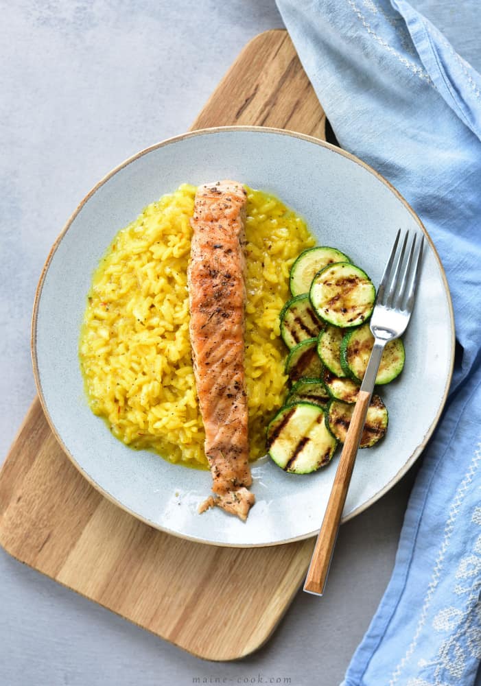 Grilled salmon with saffron risotto and zucchini - Everyday Delicious
