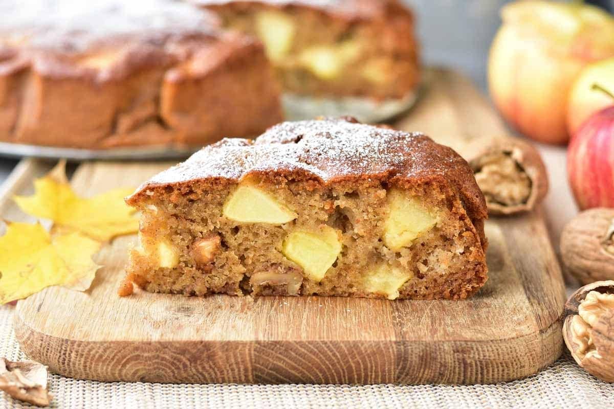 Apple walnut cake with honey - easy and super moist! (video)