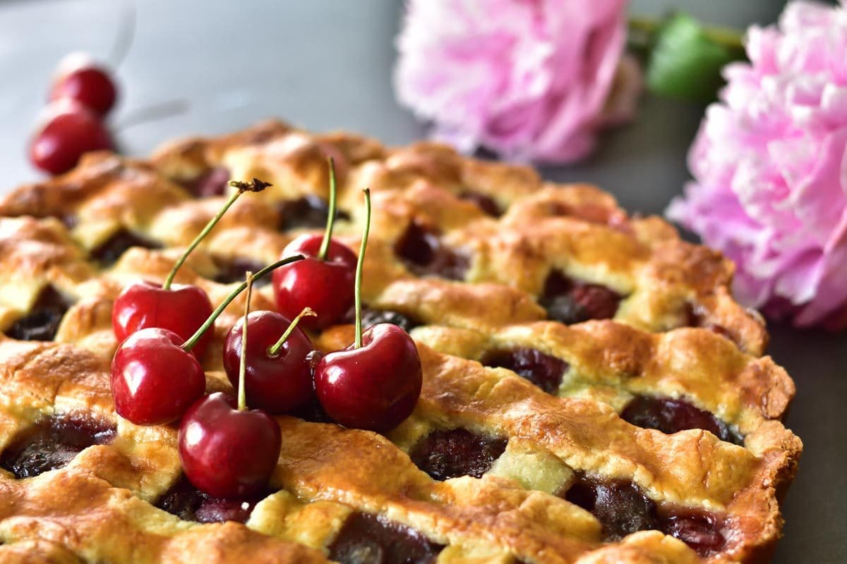 Cherry tart with chocolate - Everyday Delicious