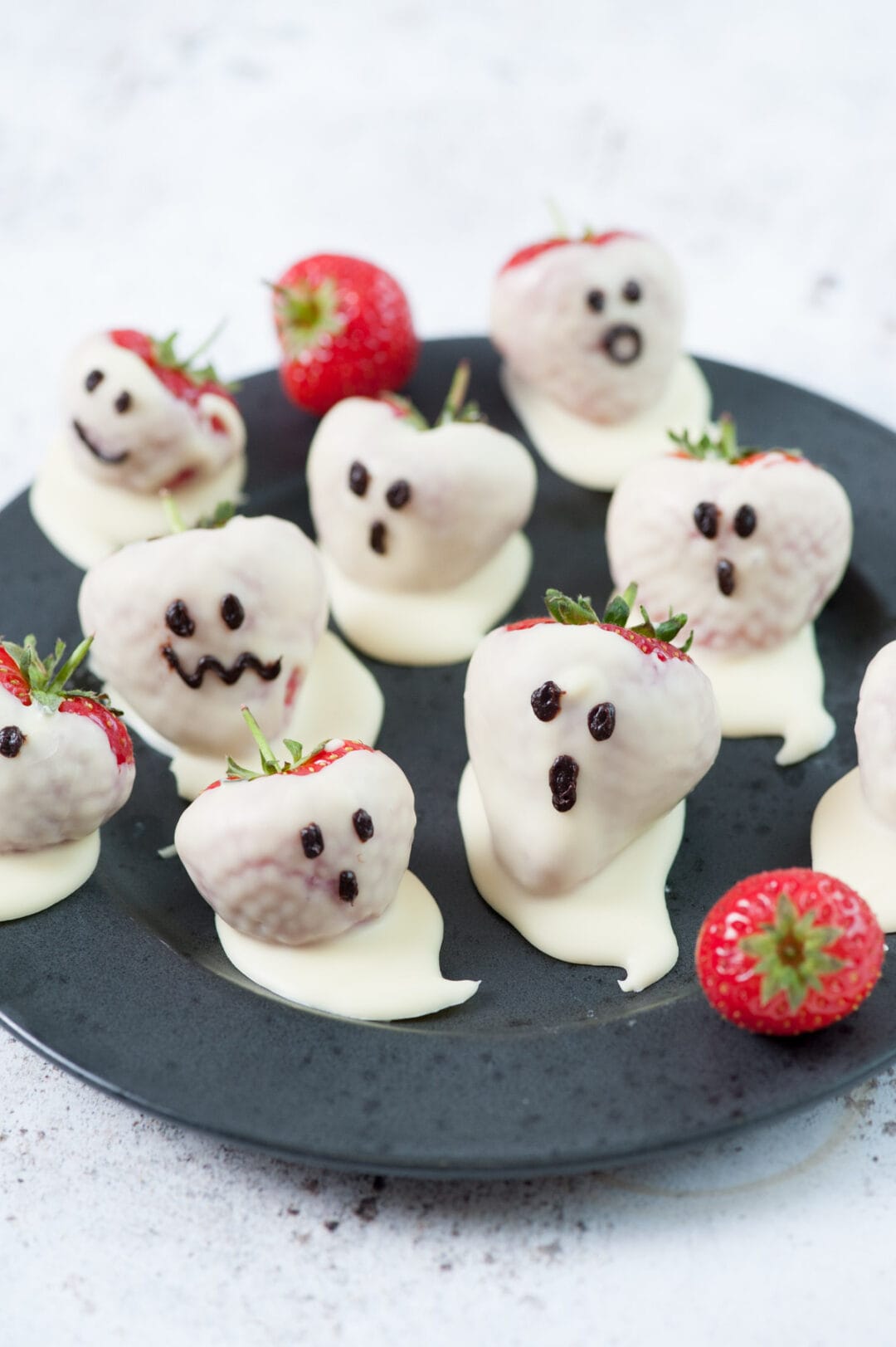 Strawberry Ghosts (Halloween Chocolate Covered Strawberries)