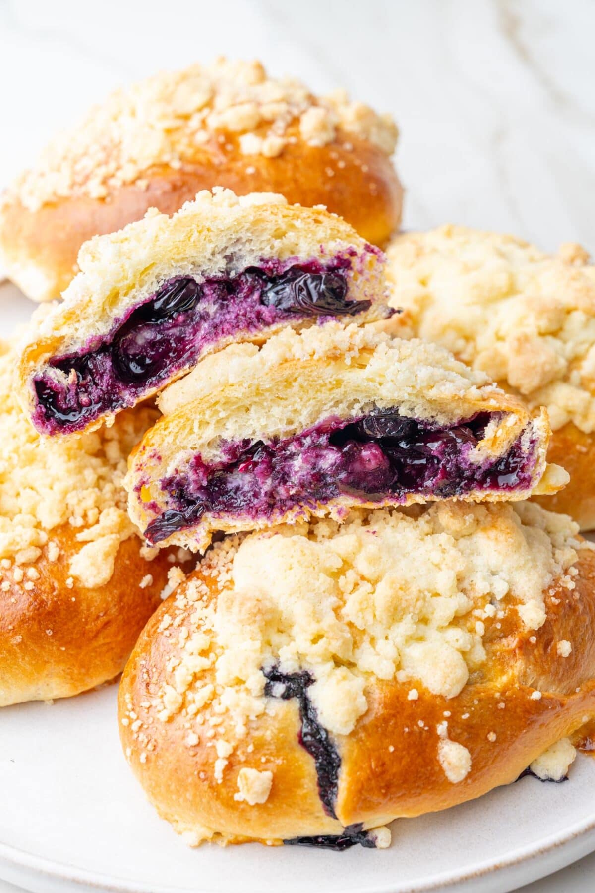 Jagodzianki (Polish Blueberry Buns) - Everyday Delicious