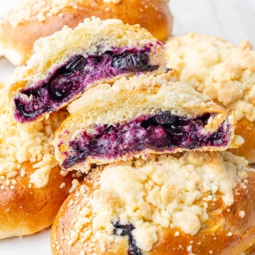 Jagodzianki (Polish Blueberry Buns) - Everyday Delicious
