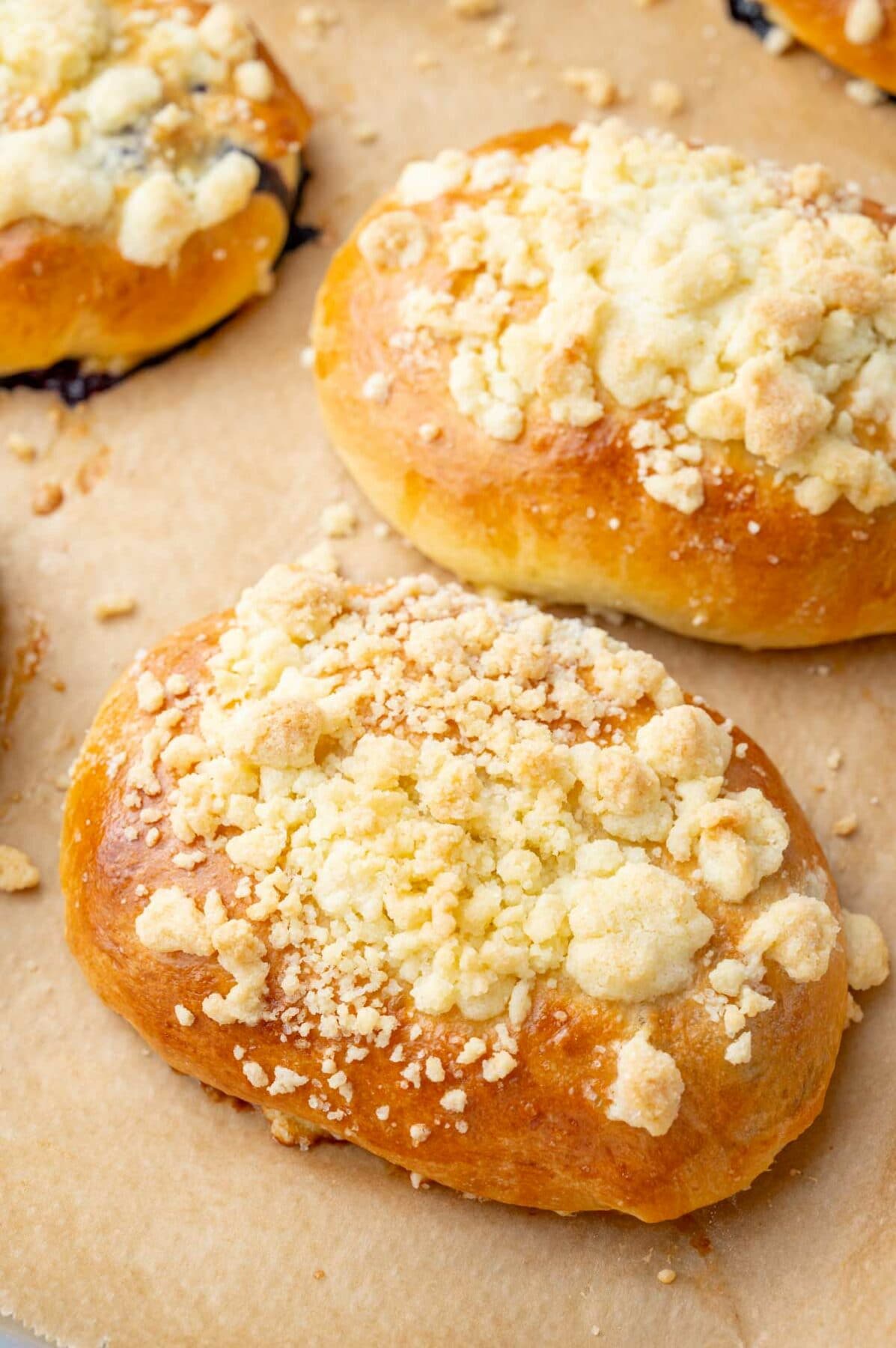 Jagodzianki (Polish Blueberry Buns) - Everyday Delicious