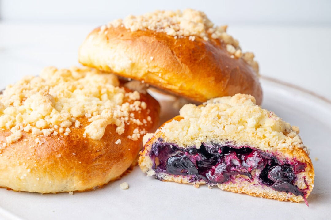 Jagodzianki (Polish Blueberry Buns) - Everyday Delicious