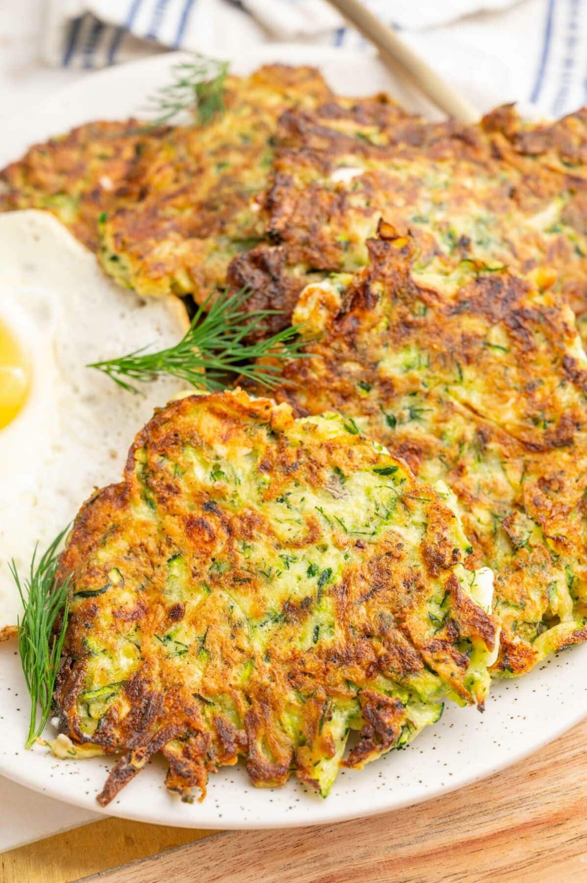 Zucchini Fritters (best crispy zucchini fritters with feta & dill ...